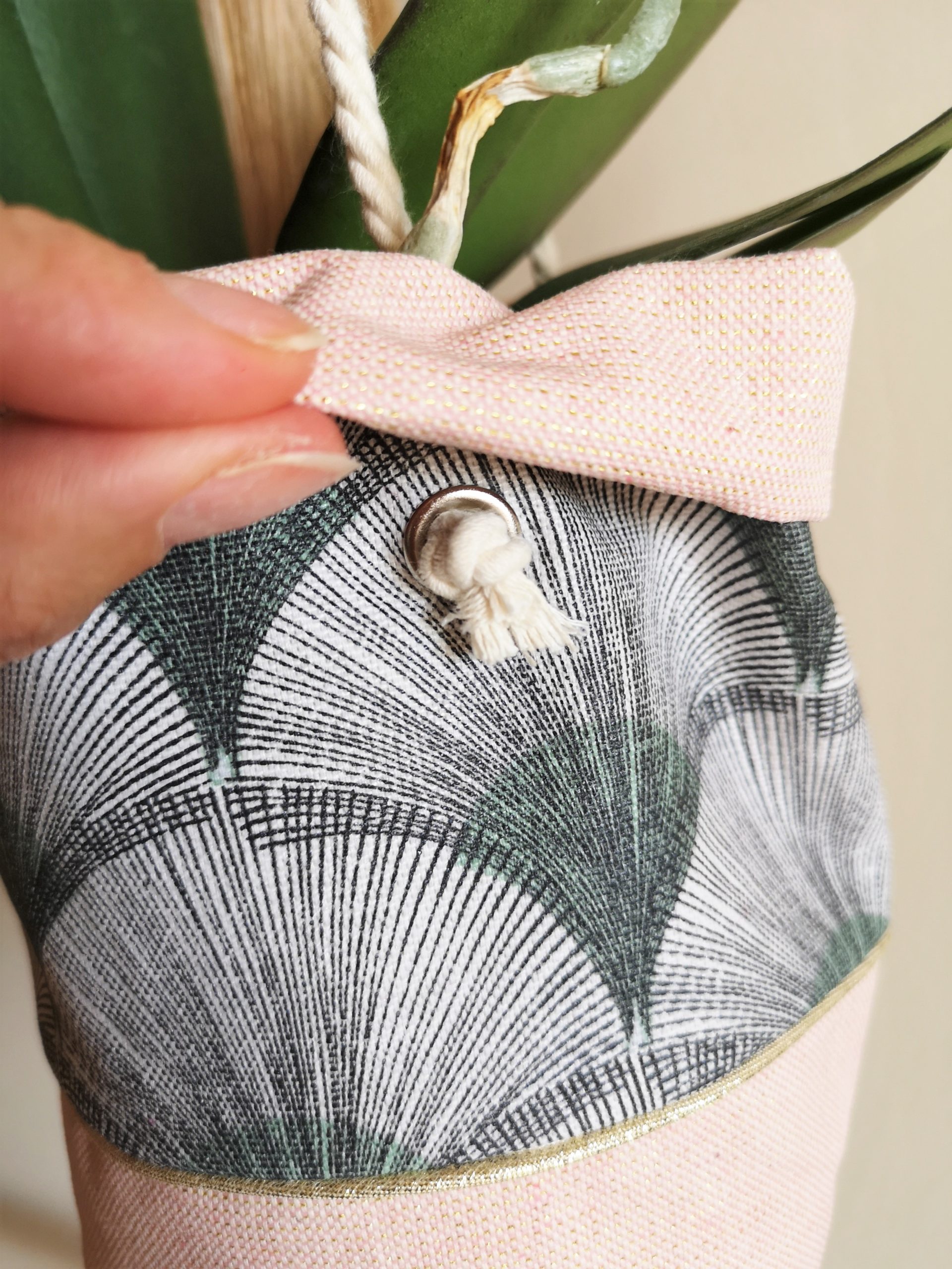 DIY cache pot en tissu sans machine à coudre ? - Blog des Parents